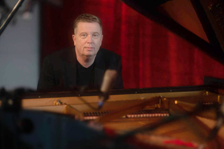 Dirk Maassen: "I pour my thoughts and emotions into my piano music" - OKTAV