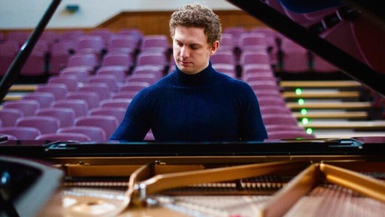 Luke Faulkner: „There Is A World Of Beautiful Music Waiting To Be Written“ - OKTAV